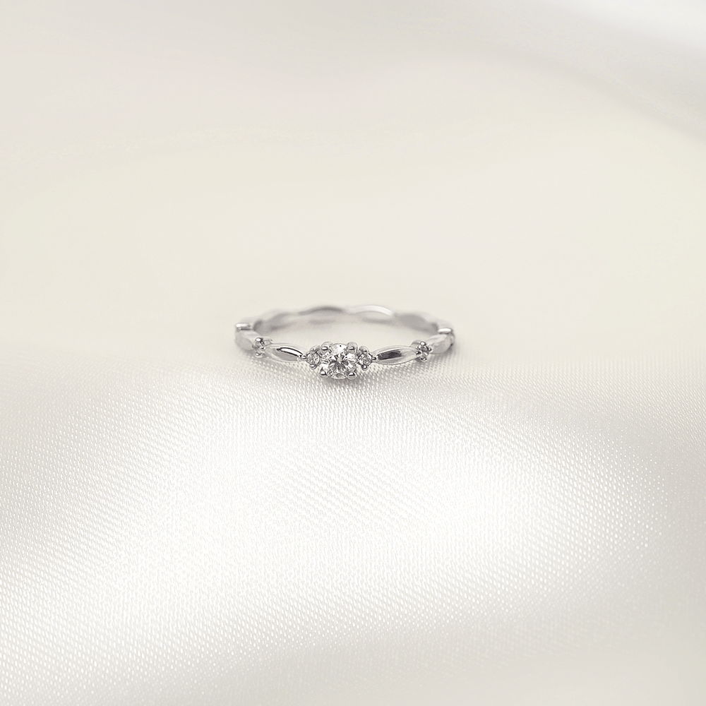 Solara Promise Ring